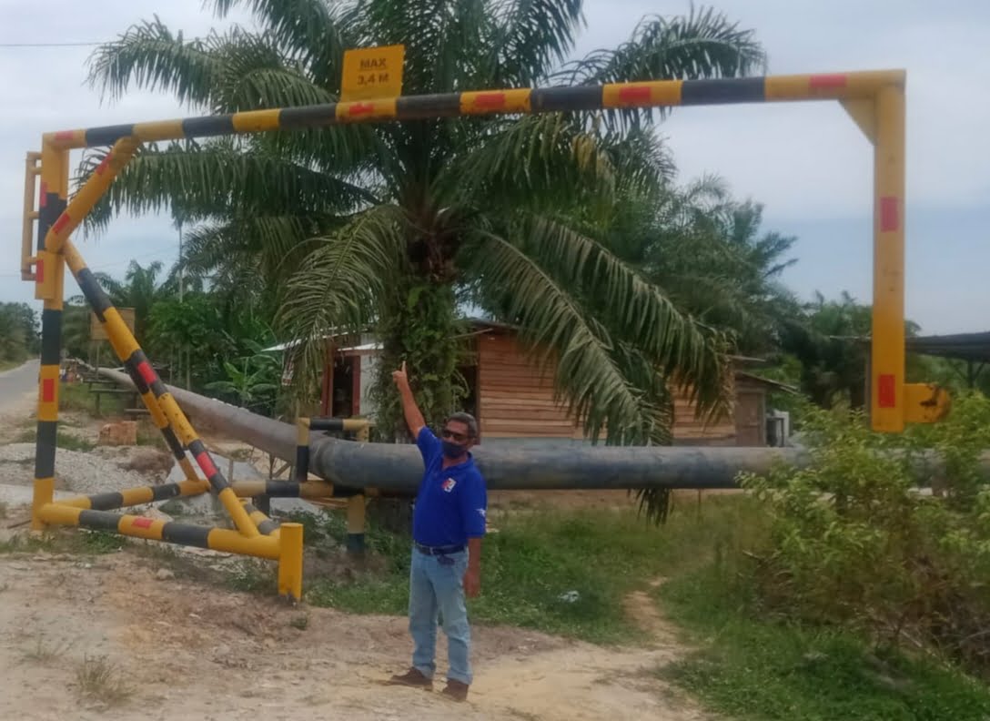 Aneh! Palang Portal Terpasang Permanen Truk Bermuatan Bisa Keluar Masuk ...